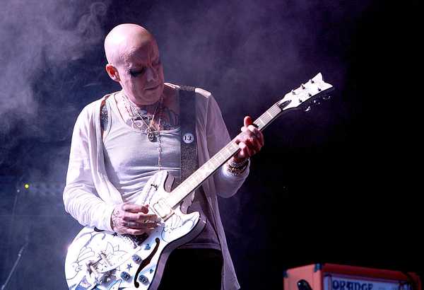 Andy Vella, diseñador de las portadas de The Cure: “Asusta pensar que ...